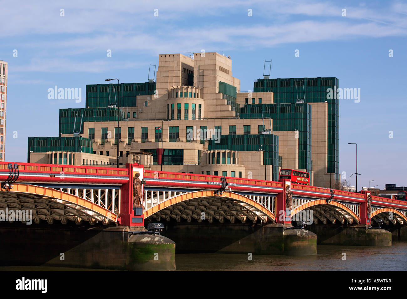 London bus crossing the vauxhall bridge hi-res stock photography and ...
