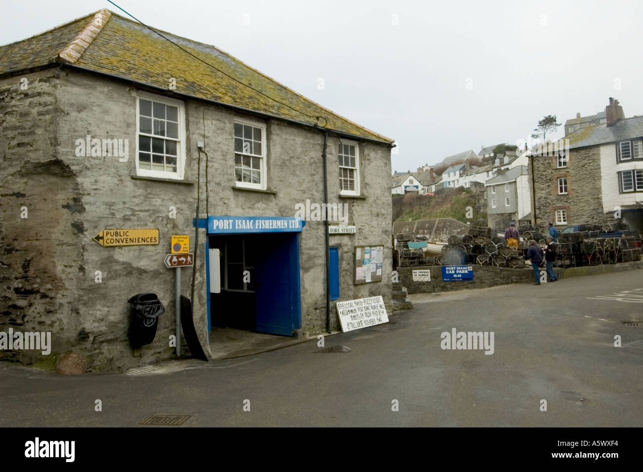 Port isaac shop hi-res stock photography and images - Alamy