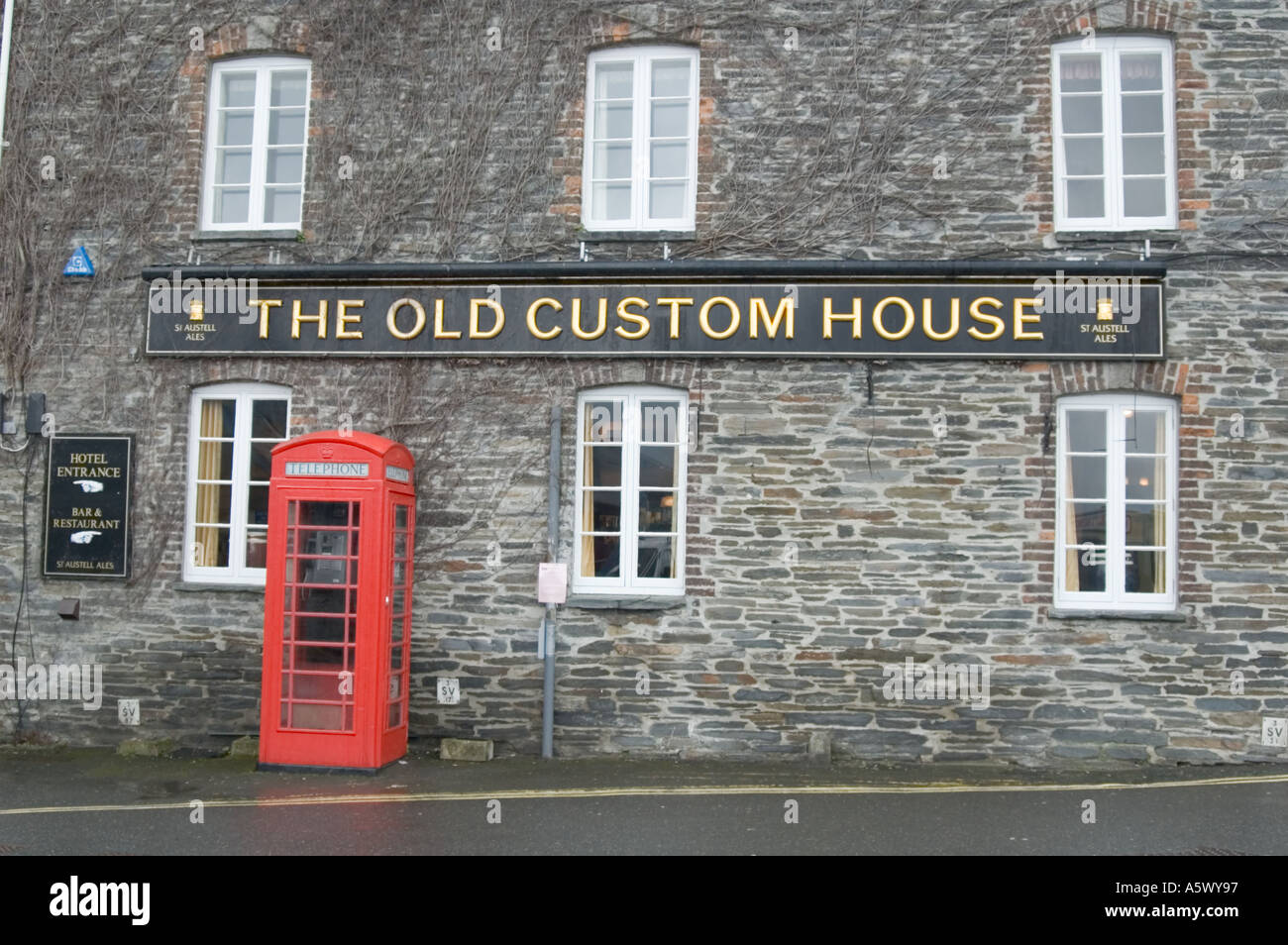 Padstow harbour office hi-res stock photography and images - Alamy