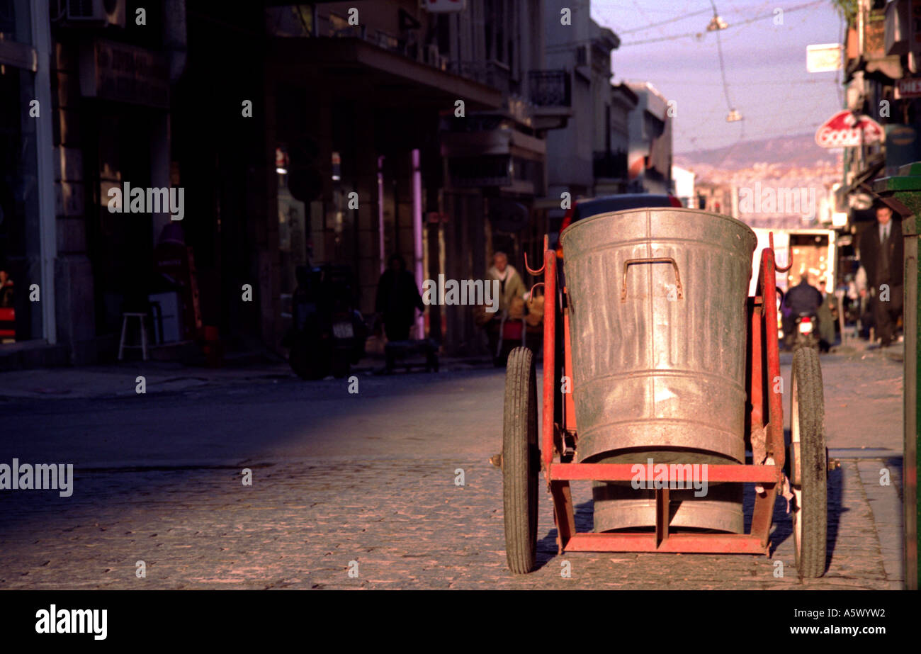 Dustbin street hi-res stock photography and images - Alamy