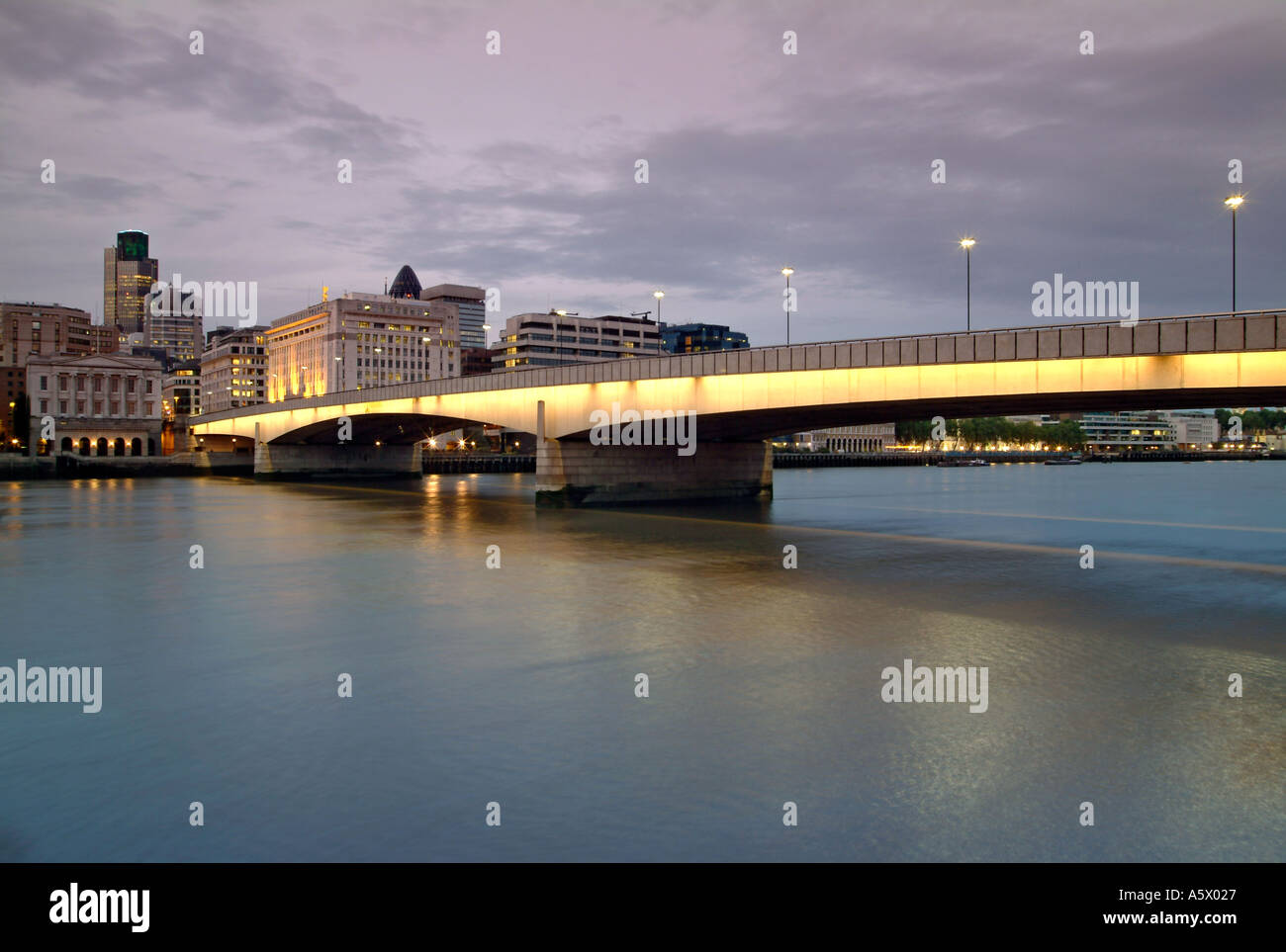 London bridge at dusk Stock Photo - Alamy