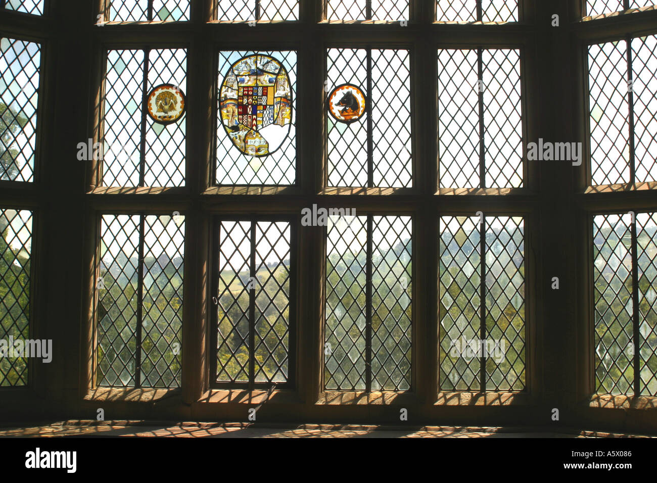 Tudor window hi-res stock photography and images - Alamy