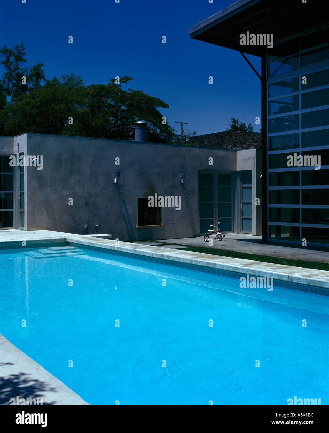 California house with pool hi-res stock photography and images - Alamy