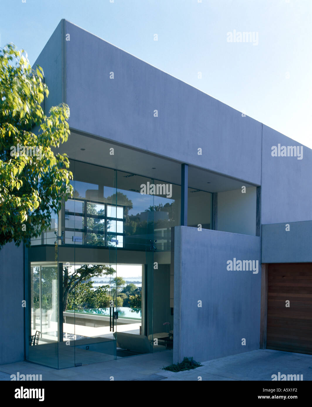 'See Through' Residence, Auckland. Overall exterior. Architect: Daniel ...