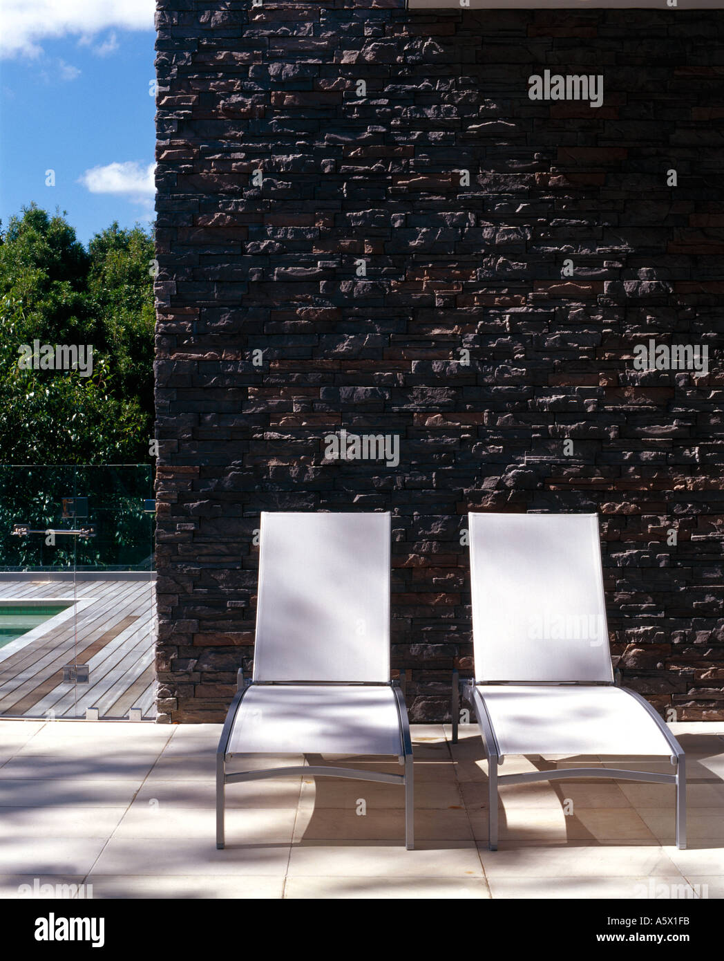 'See Through' Residence, Auckland. Detail of sun loungers. Architect ...