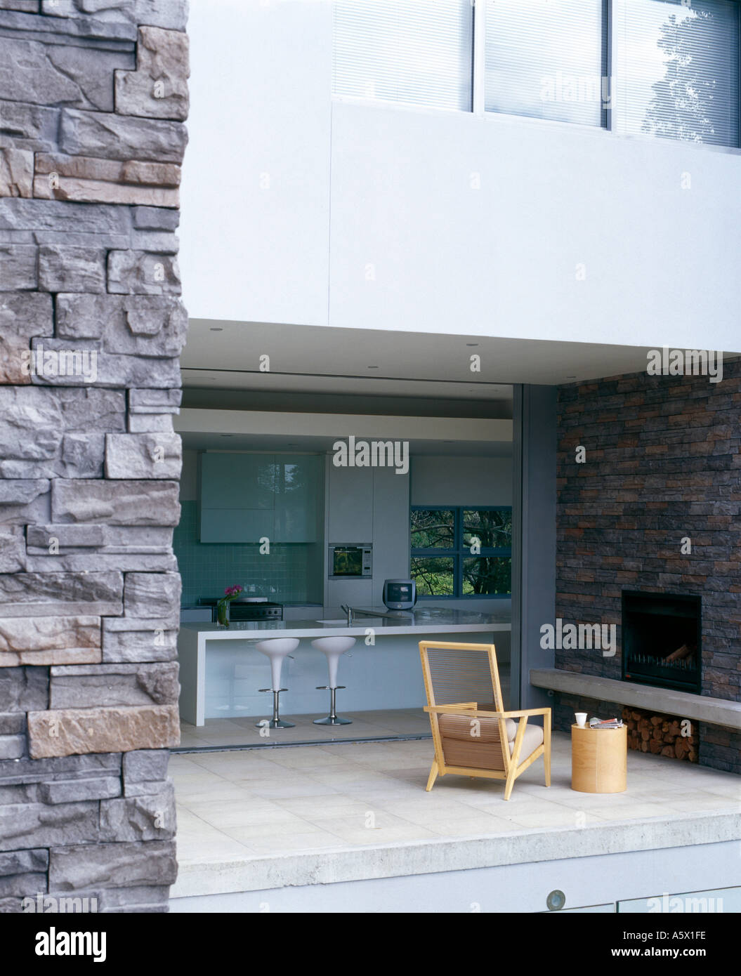 'See Through' Residence, Auckland. Kitchen terrace. Architect: Daniel ...