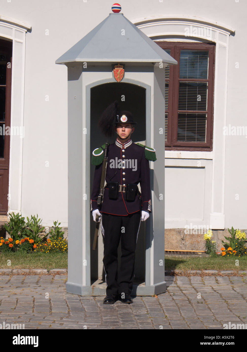 Guard duty sentry box hi-res stock photography and images - Alamy