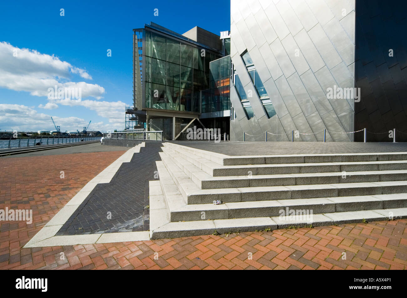 Corner building architecture manchester hi-res stock photography and ...
