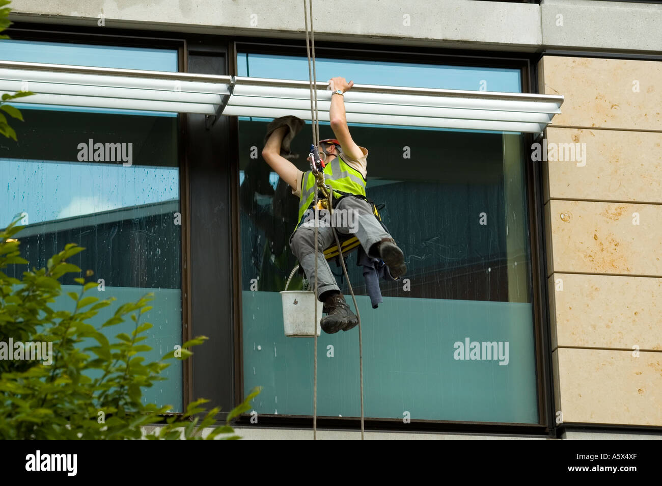 Rope access techniques hi-res stock photography and images - Alamy