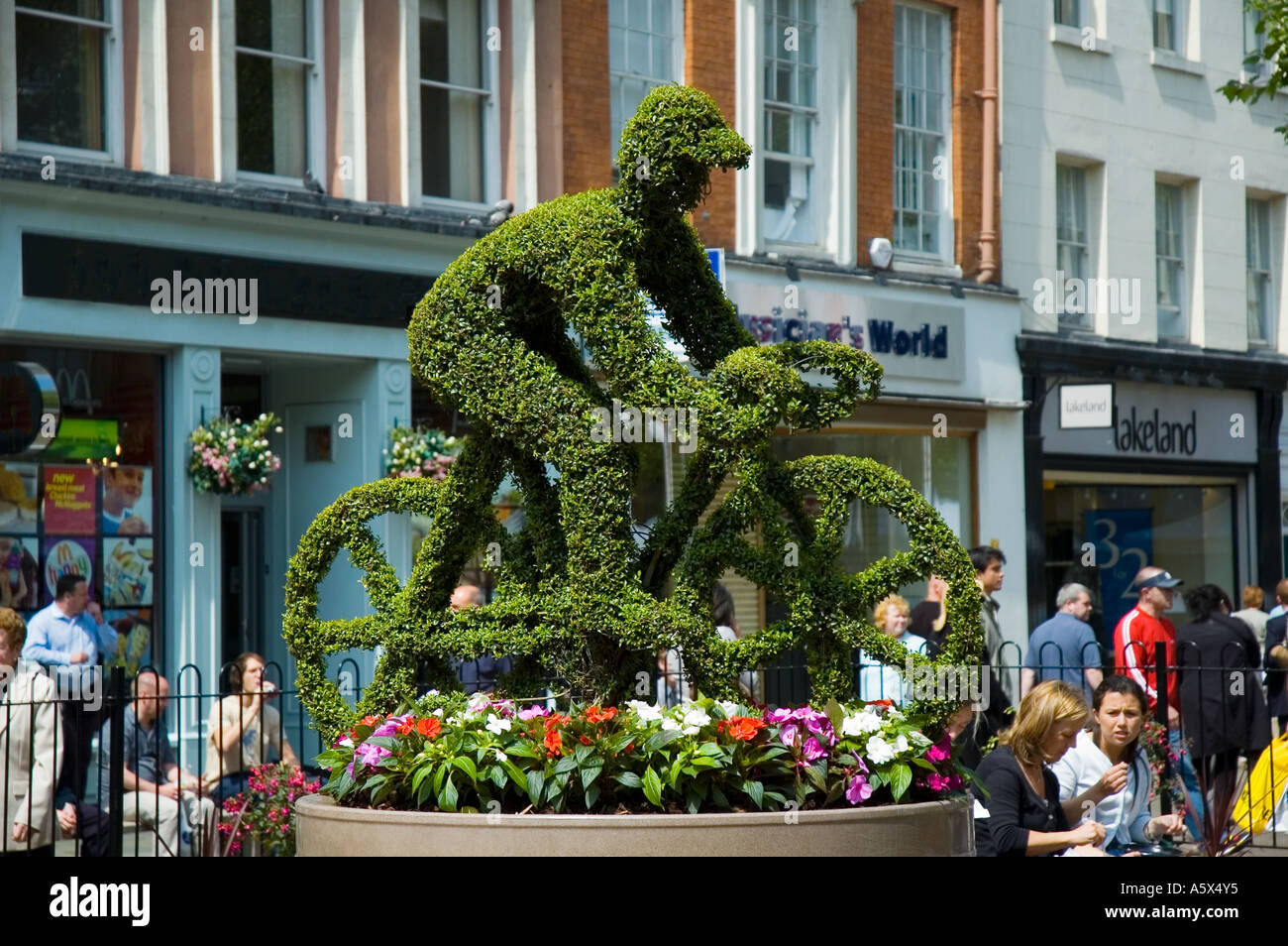 A topiary cyclist, St Ann's Square, Manchester, UK Stock Photo - Alamy