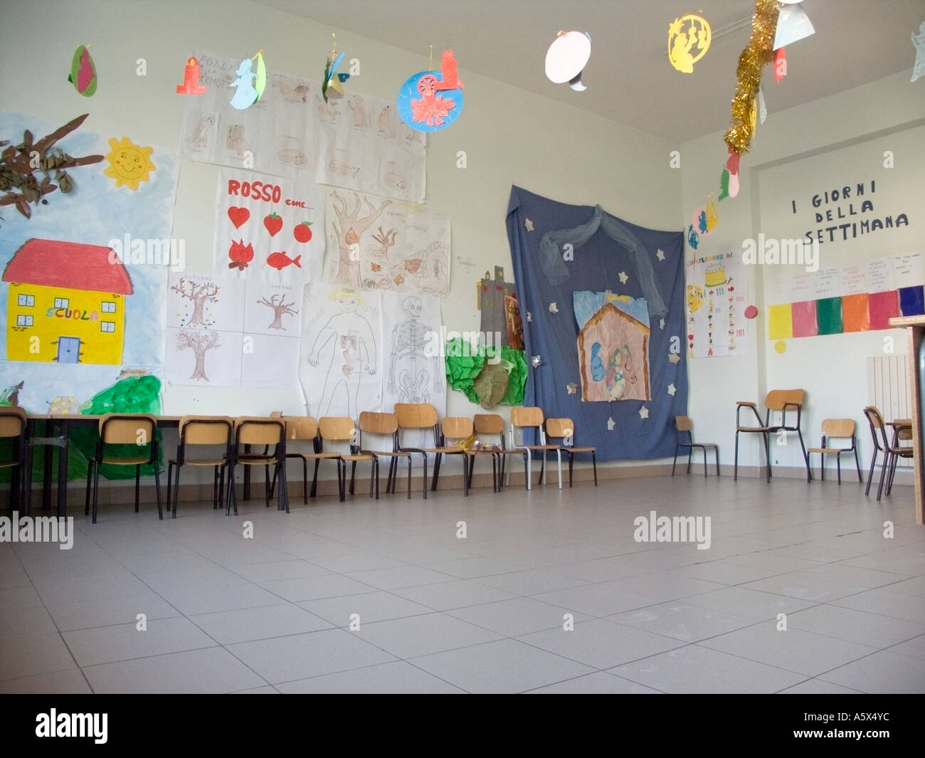 Empty Italian nursery elementary school classroom Stock Photo - Alamy