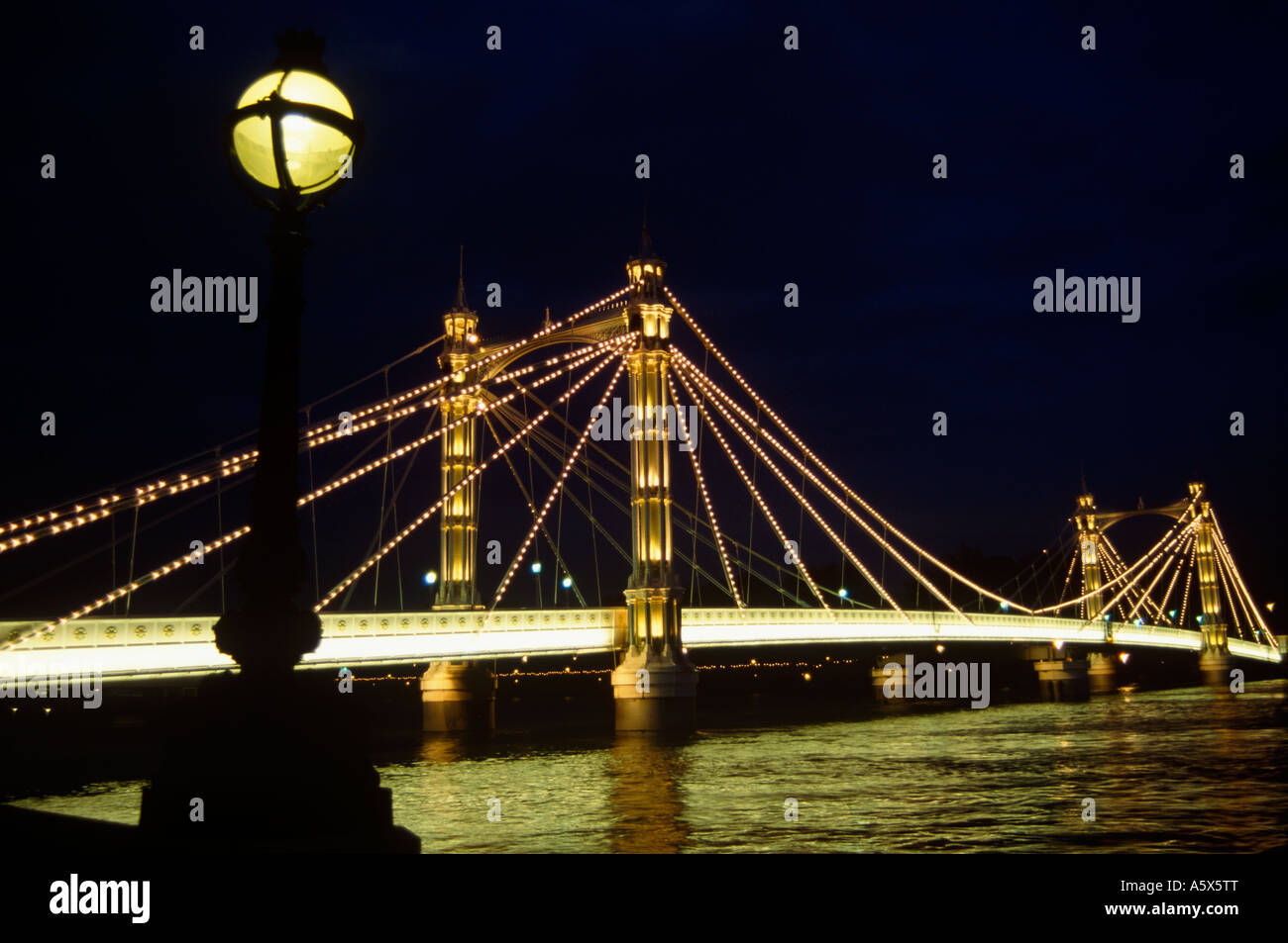 Albert bridge lighting hi-res stock photography and images - Alamy