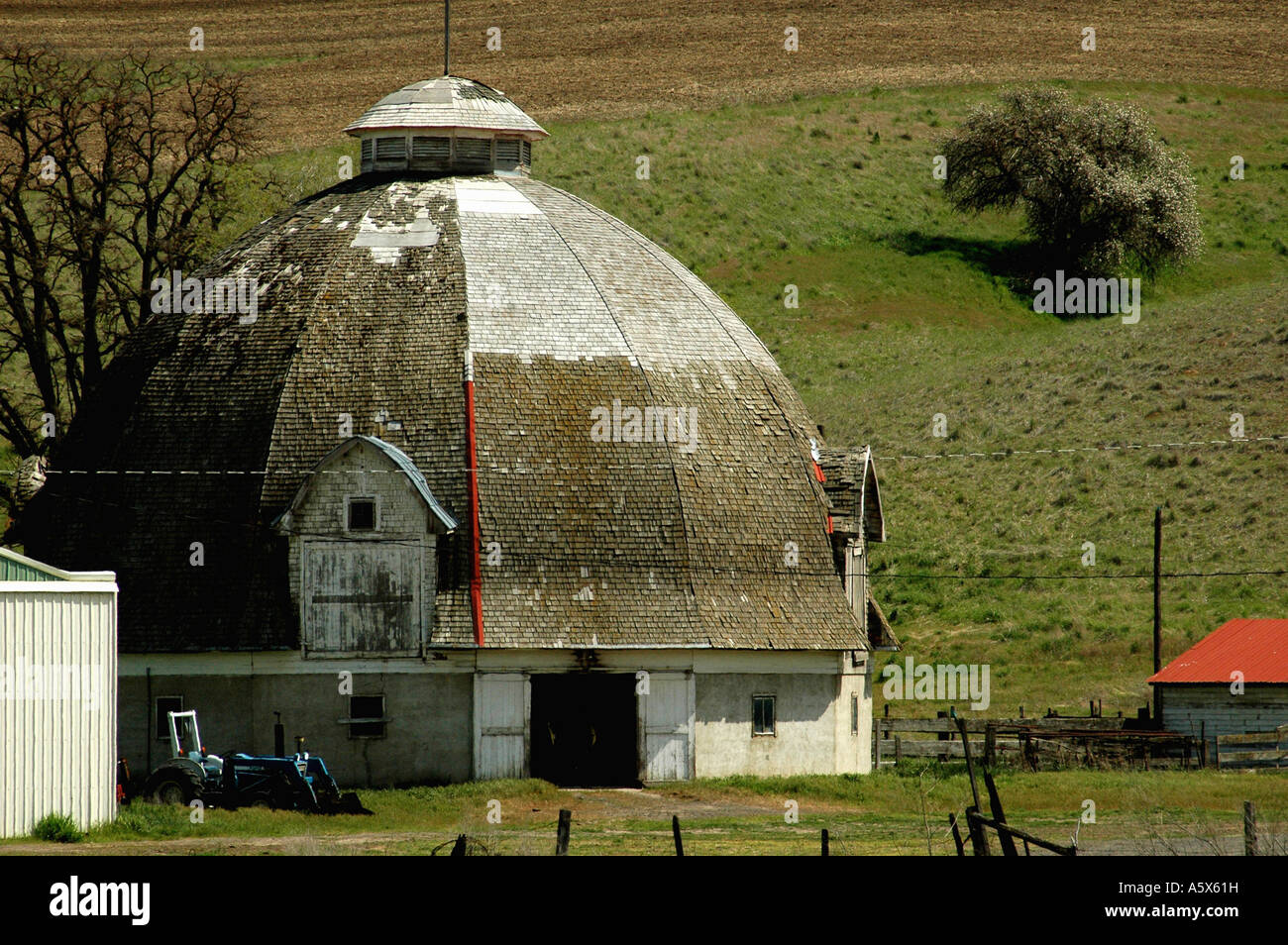 Round barn washington hi-res stock photography and images - Alamy