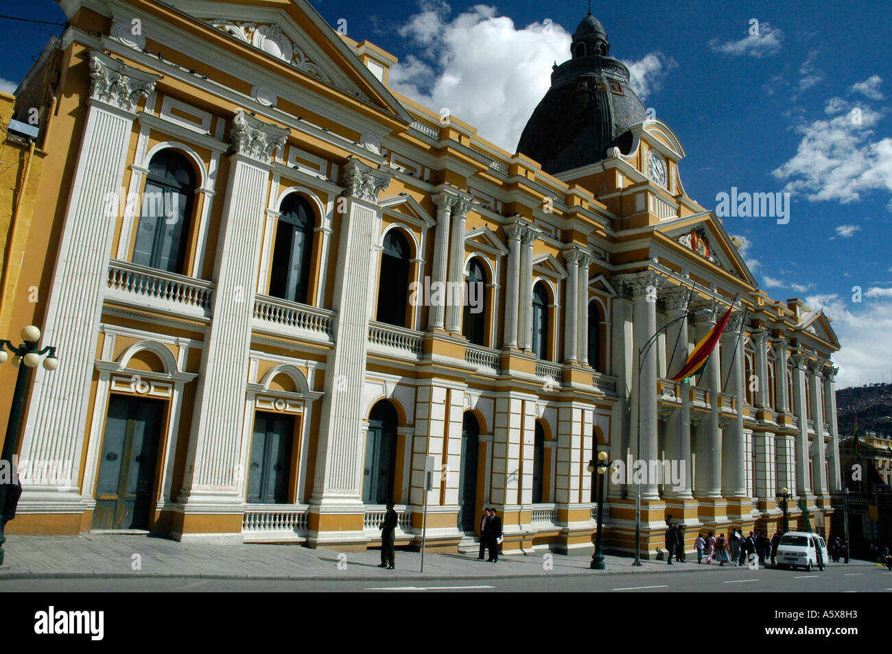 Palacio presidencial nacional palacio nacional hi-res stock photography ...