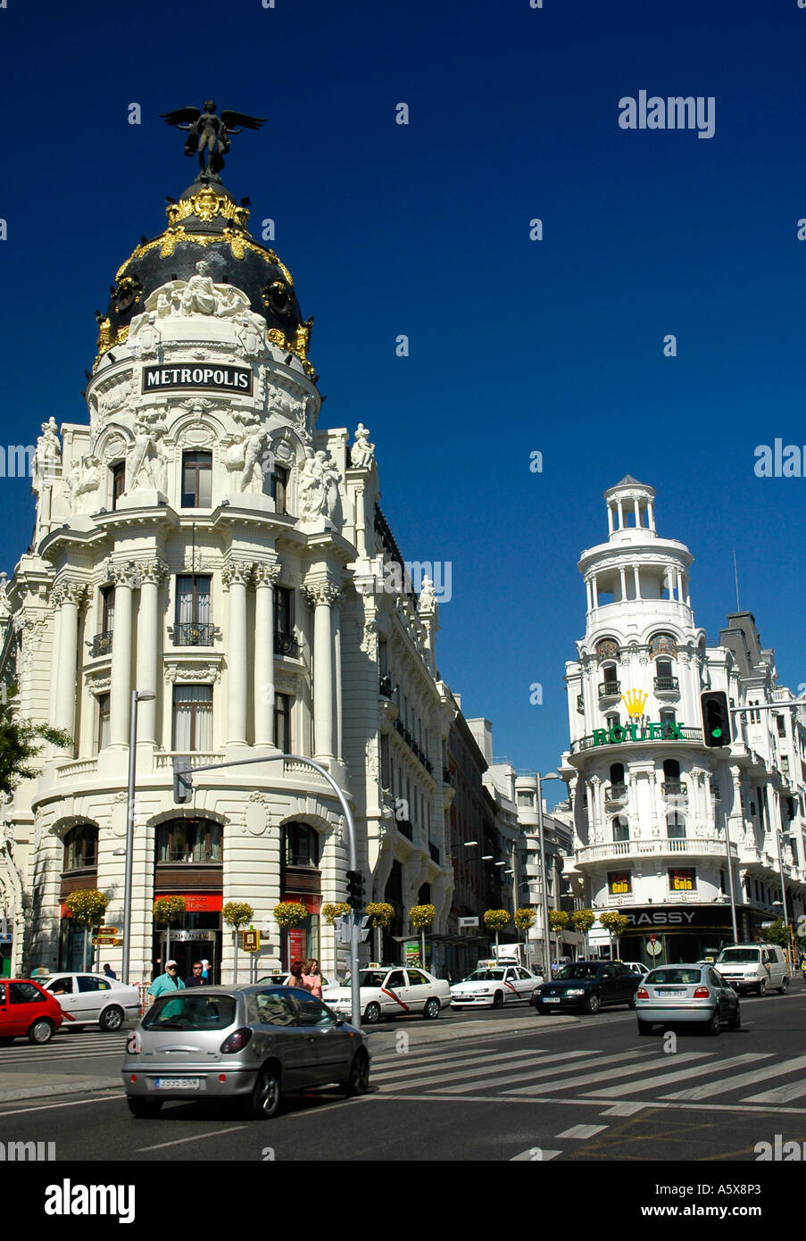 Metropolis Building on corner of Gran Via, central Madrid, Spain ...