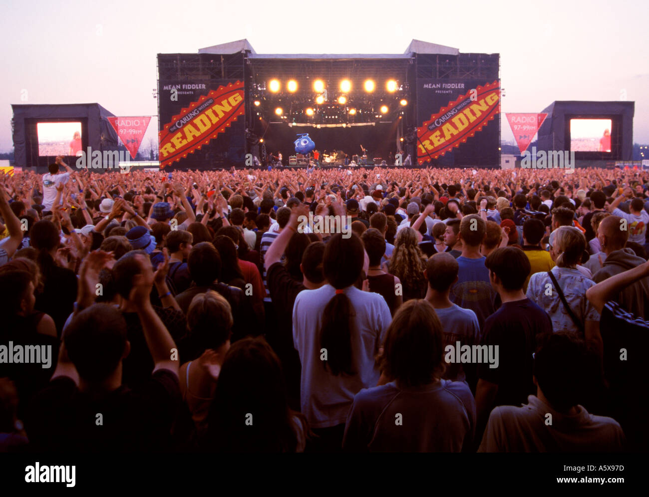 Crowd at Reading Festival Stock Photo - Alamy