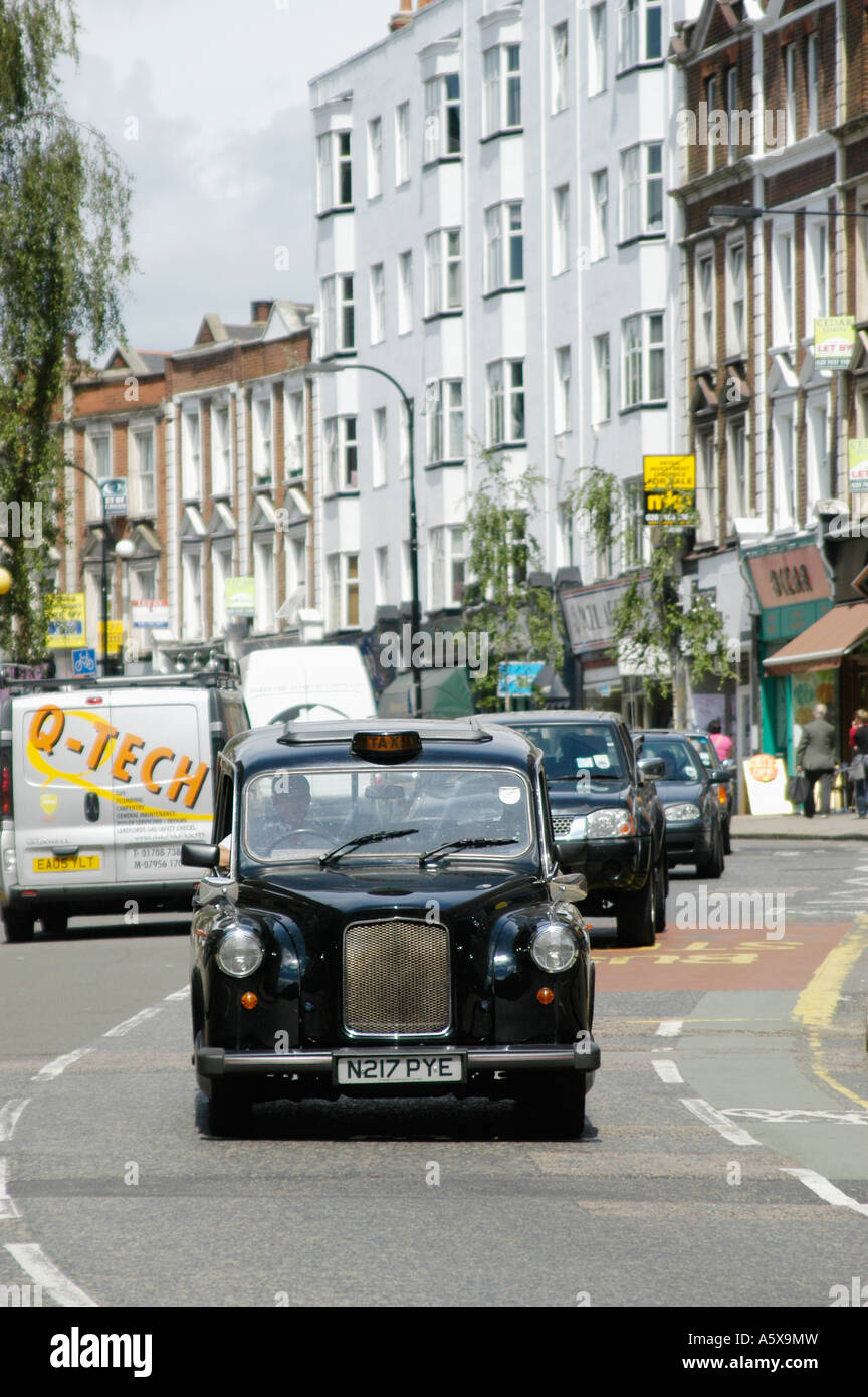 Black london taxi cab hi-res stock photography and images - Alamy