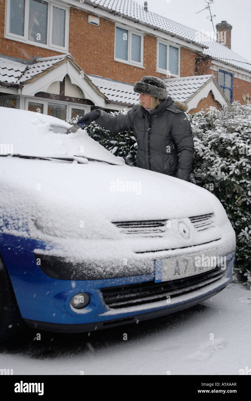 Scraping ice off windshield hi-res stock photography and images - Alamy
