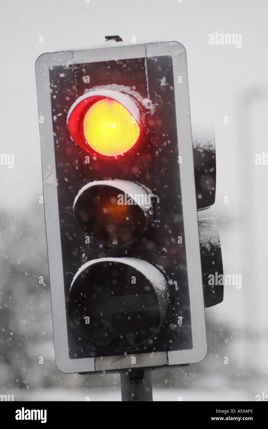 Traffic lights winter stop snow hi-res stock photography and images - Alamy