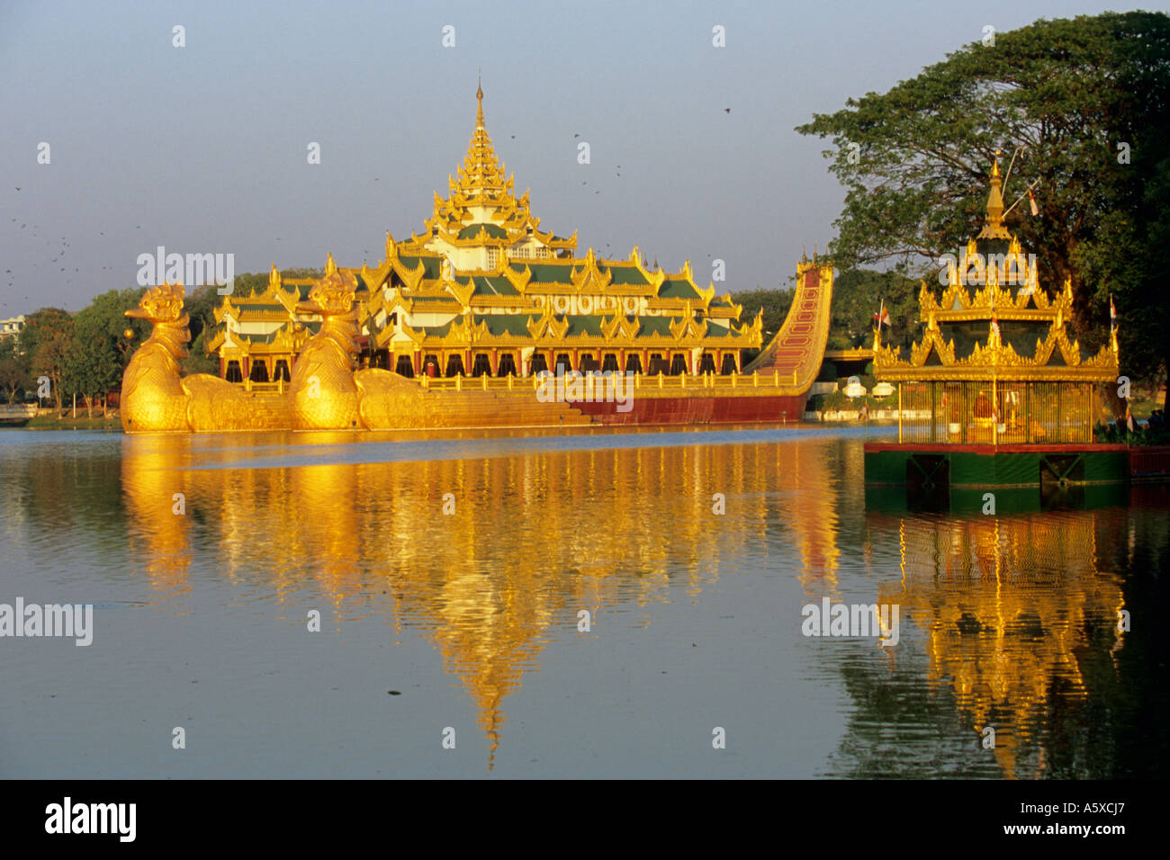Myanmar Yangon Kandawgyi Lake Karaweik Palace Stock Photo - Alamy
