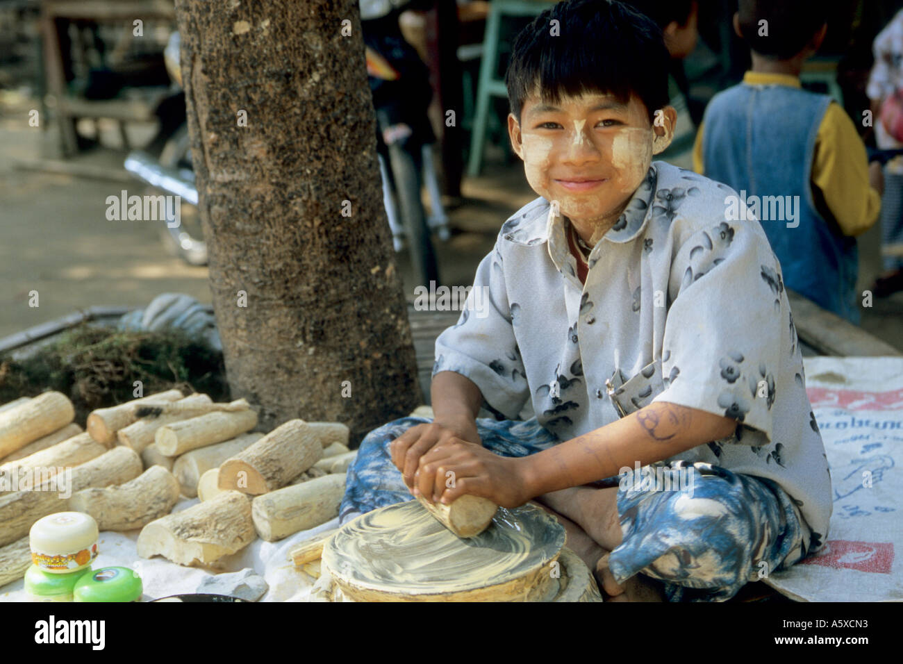 Tanaka paste hi-res stock photography and images - Alamy