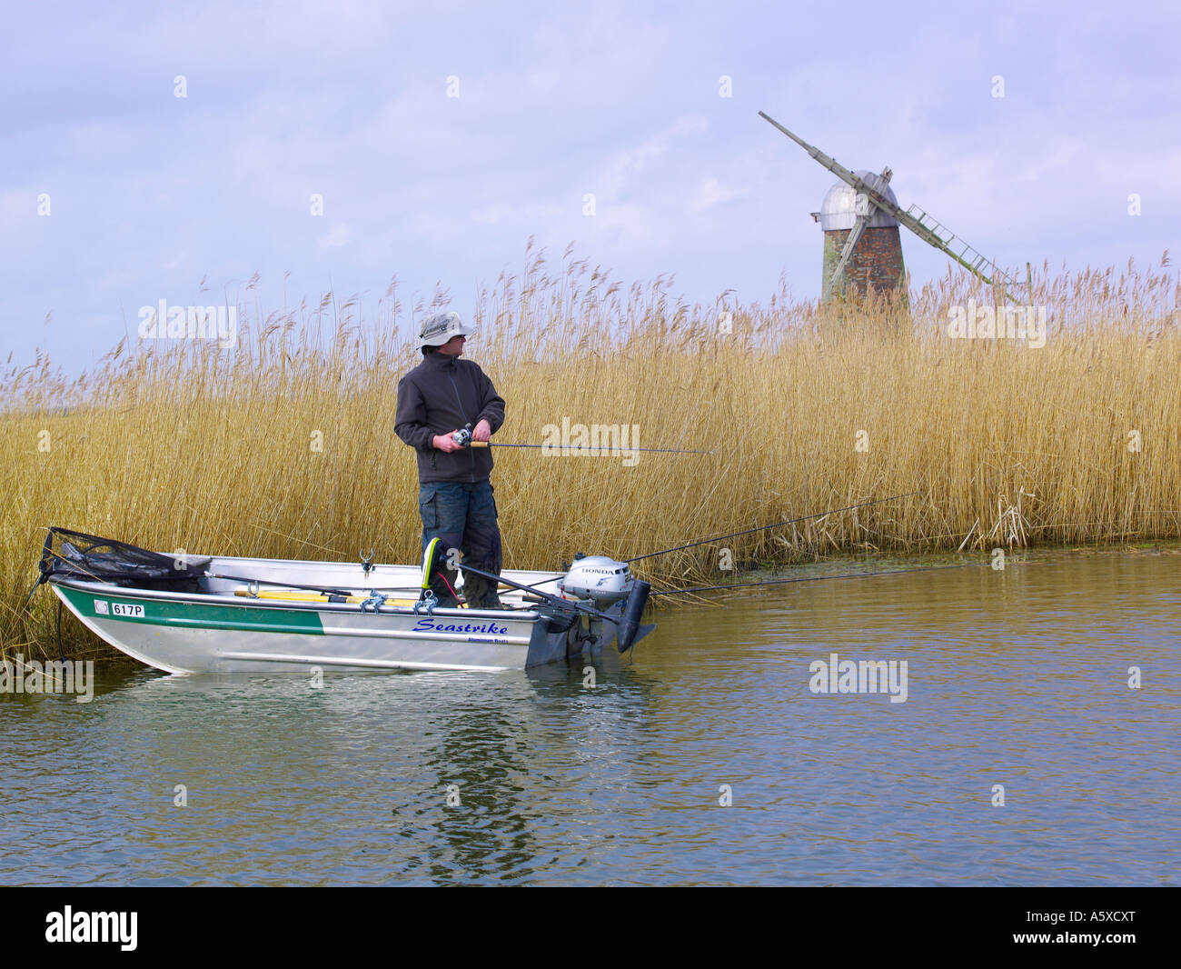 Norfolk broads fishing hi-res stock photography and images - Alamy