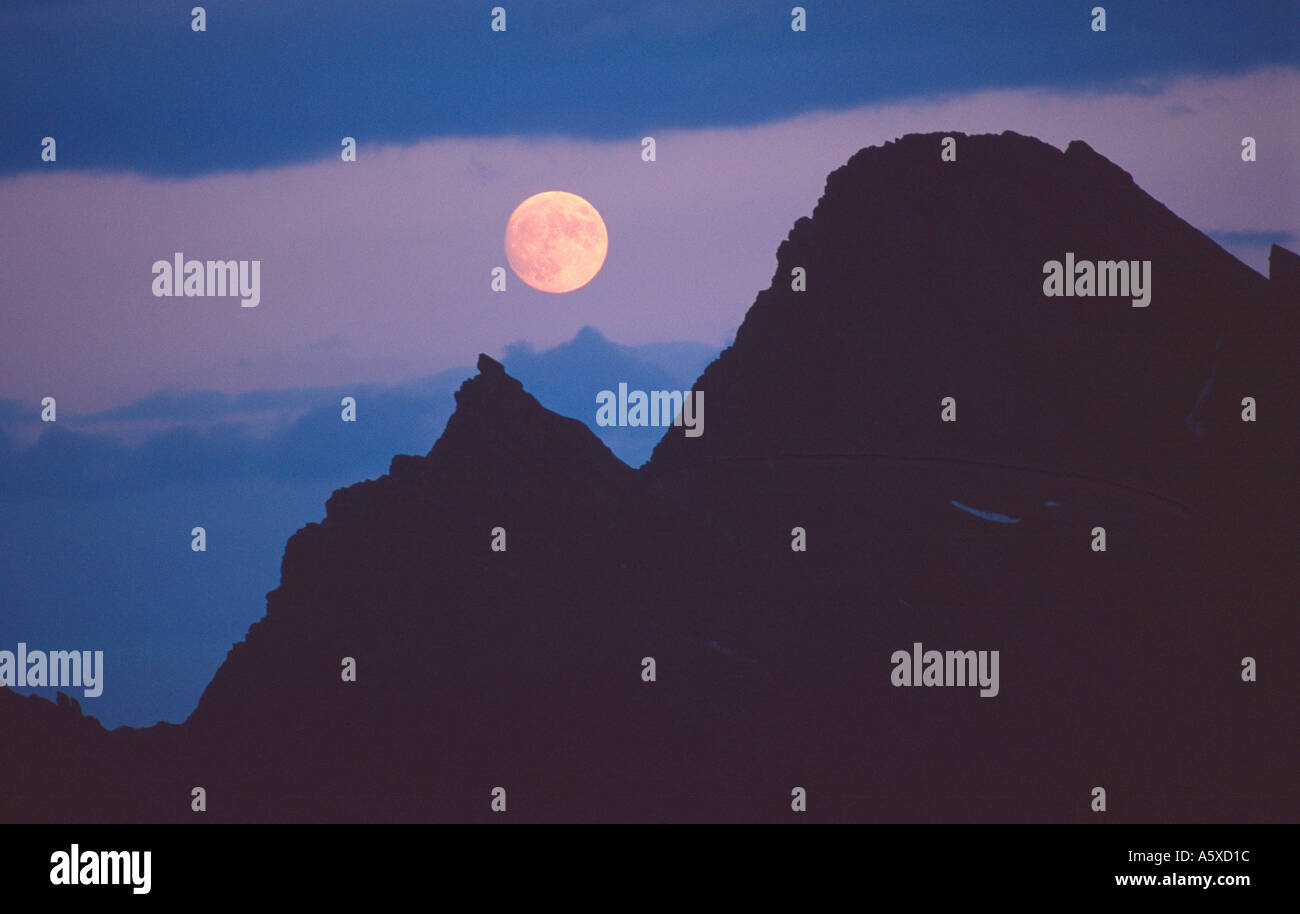 Full moon rise moonrise mountains hi-res stock photography and images ...
