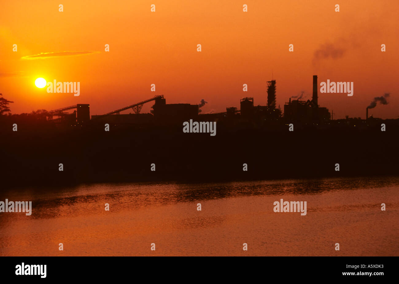 Us paper mill hi-res stock photography and images - Alamy