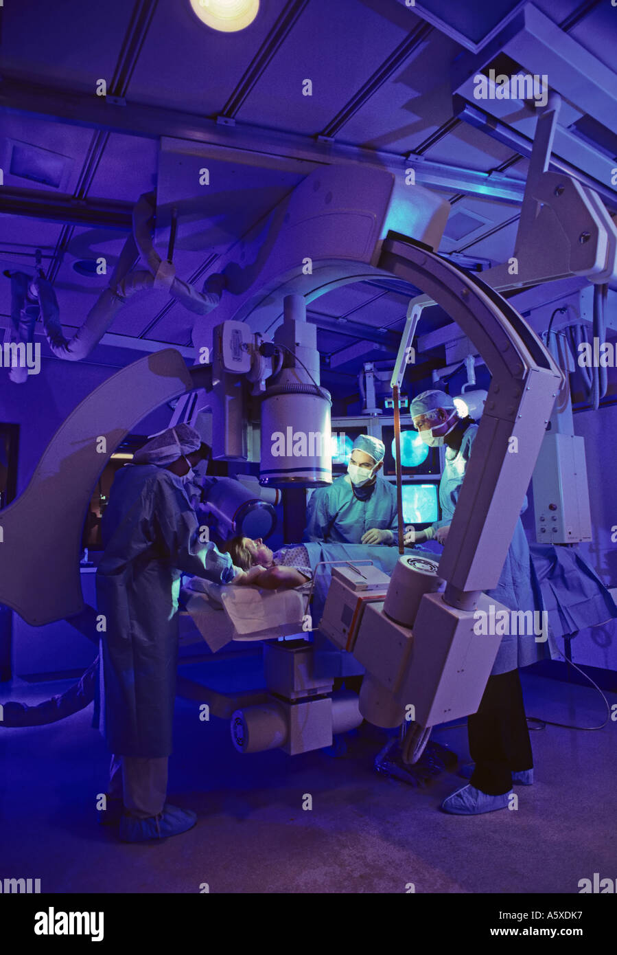 Radiation therapy machine hi-res stock photography and images - Alamy