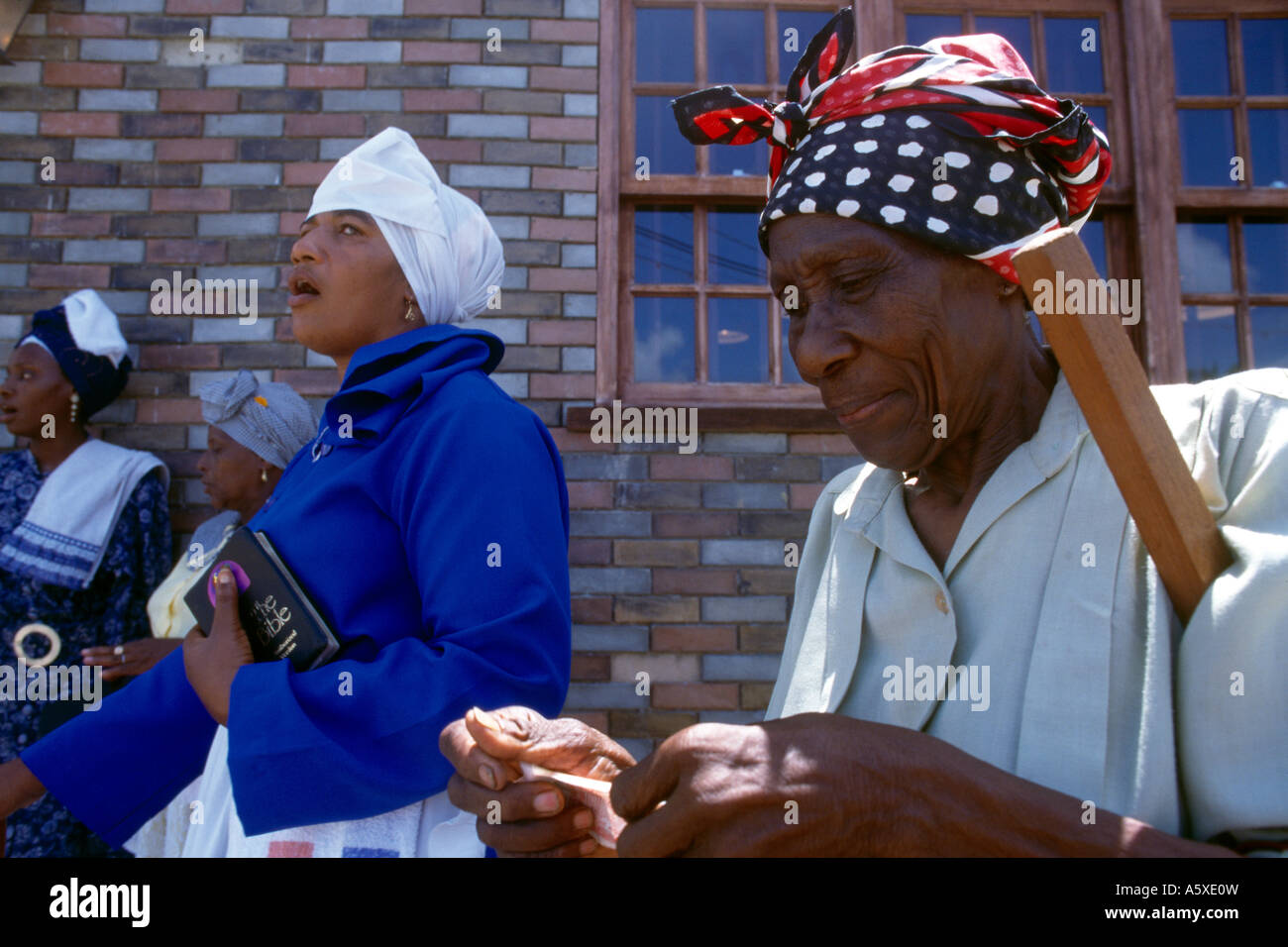 Christians singing hi-res stock photography and images - Alamy