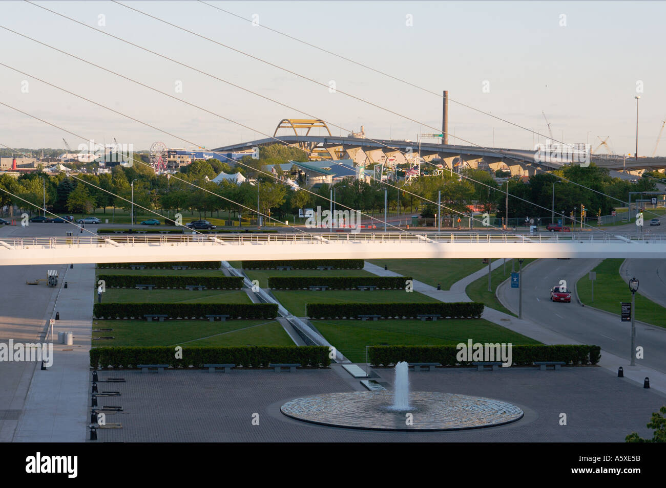 WISCONSIN Milwaukee Milwaukee Art Museum walkway designed by architect ...
