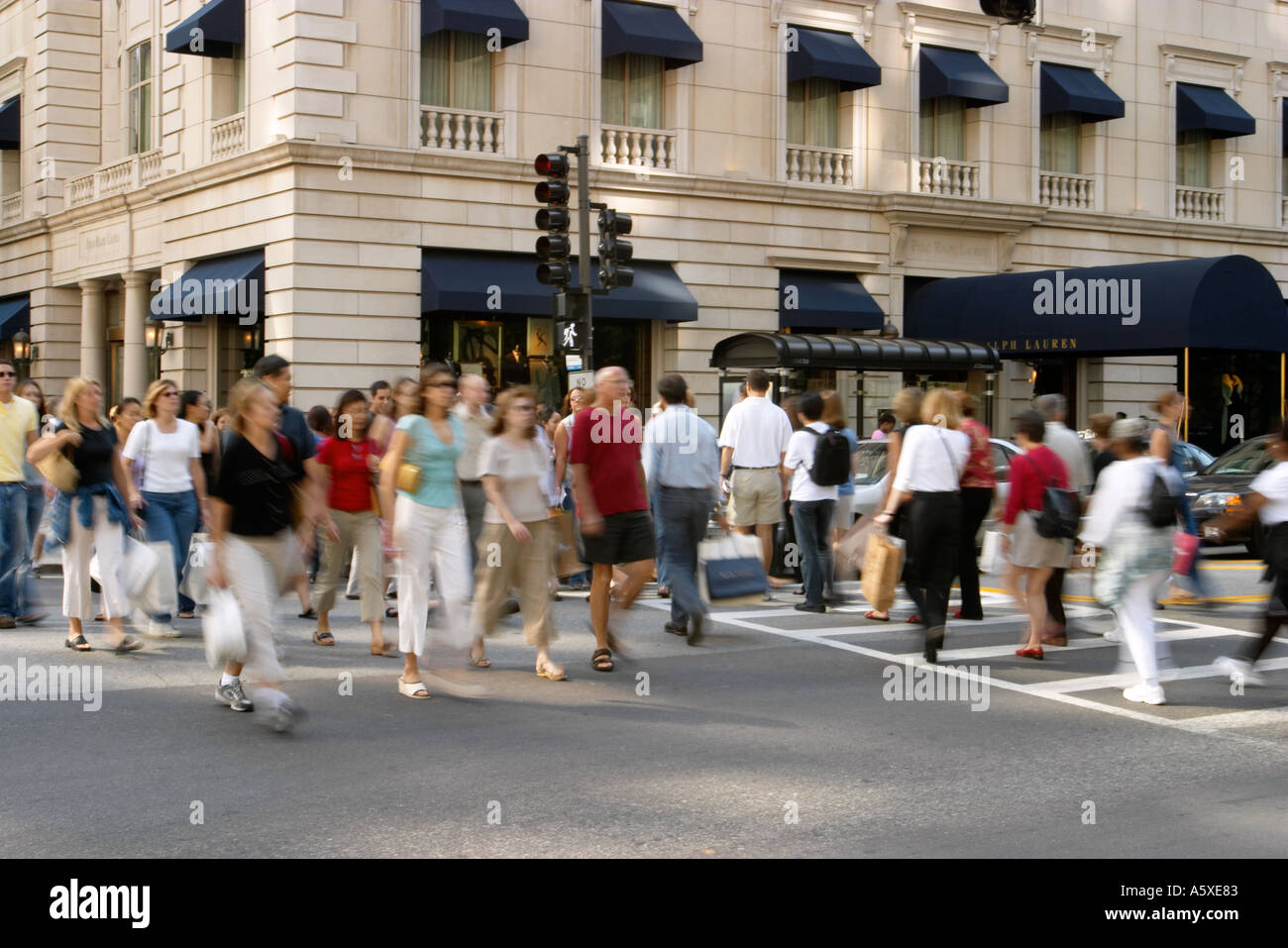 Illinois chicago people in crosswalk hi-res stock photography and ...