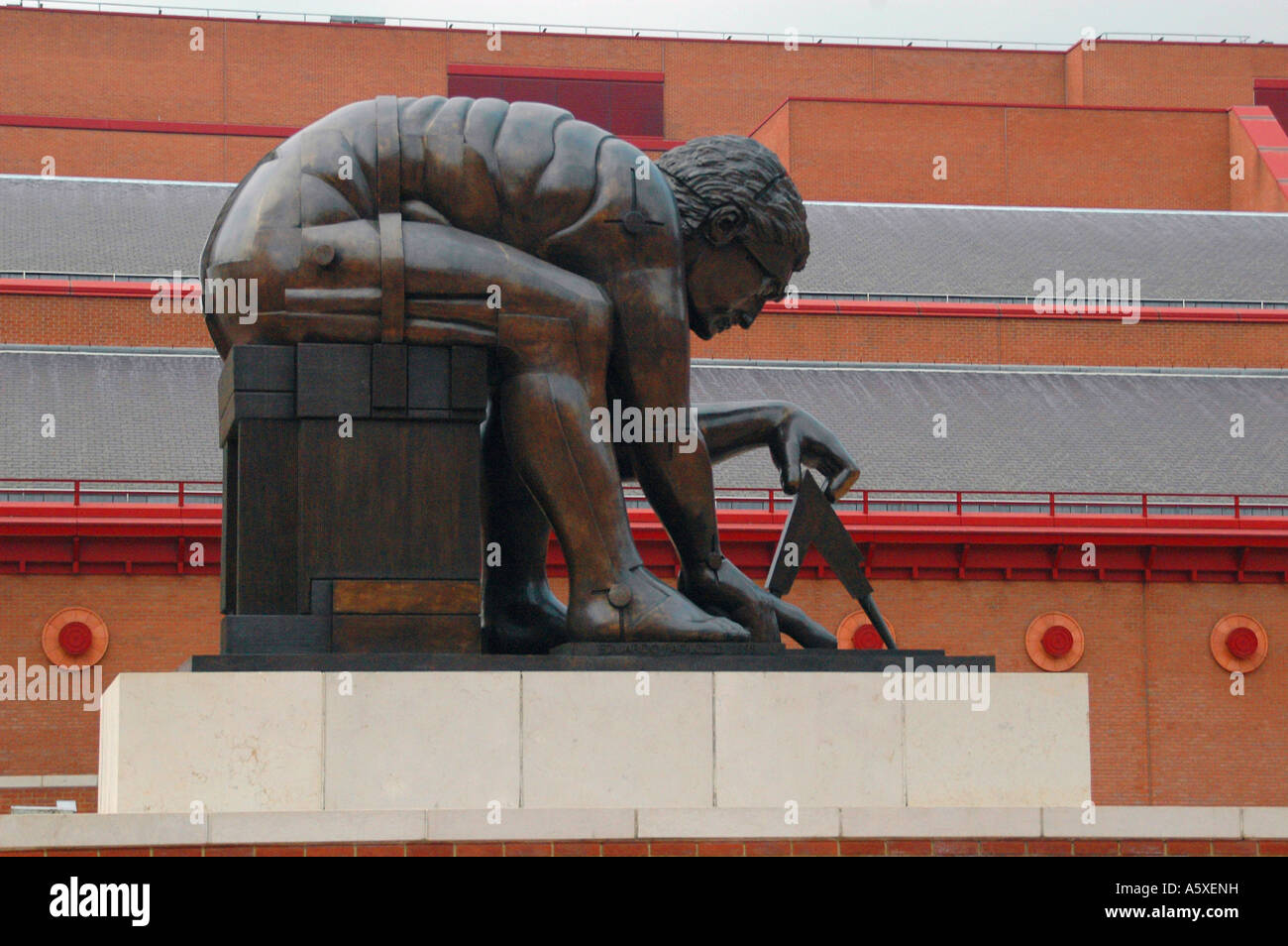 Sir isaac newton sculpture british library hi-res stock photography and ...