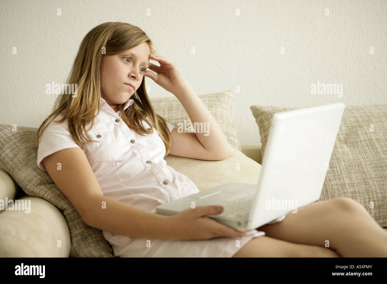 Rosa kleid 7 years hi-res stock photography and images - Alamy