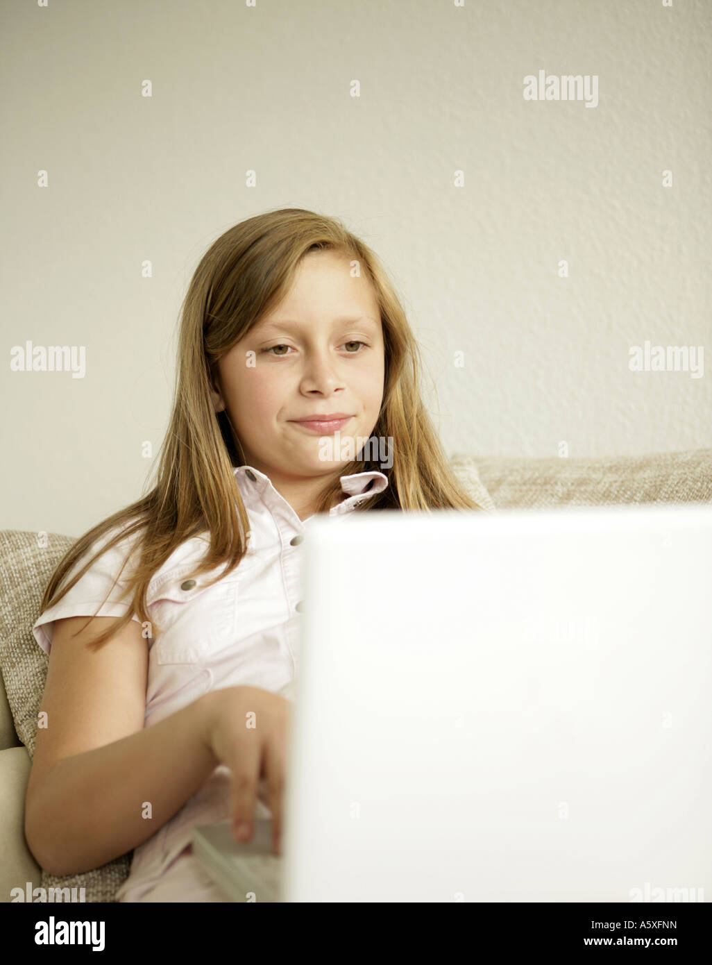 Girl sitting on sofa and using laptop angry close up Stock Photo - Alamy