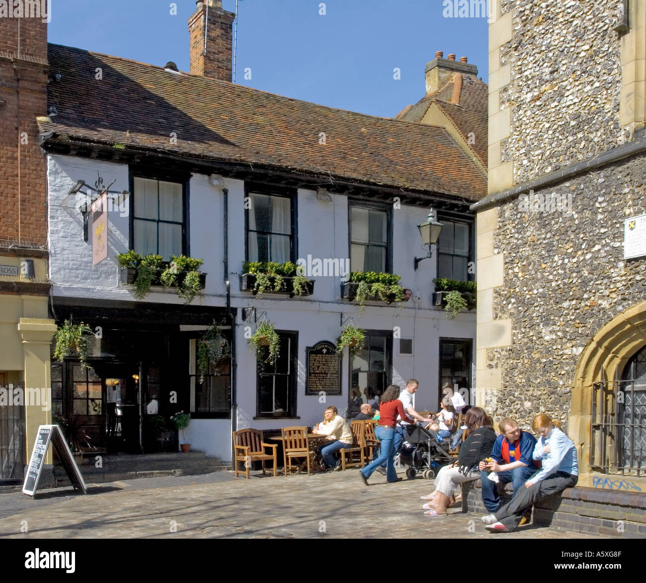 Old pub st albans hi-res stock photography and images - Alamy