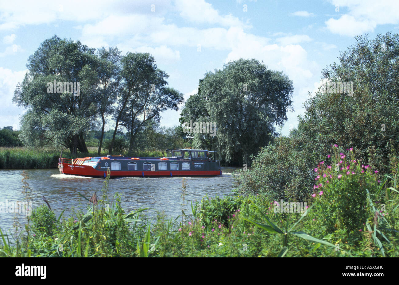 Narrow boat river yare hi-res stock photography and images - Alamy