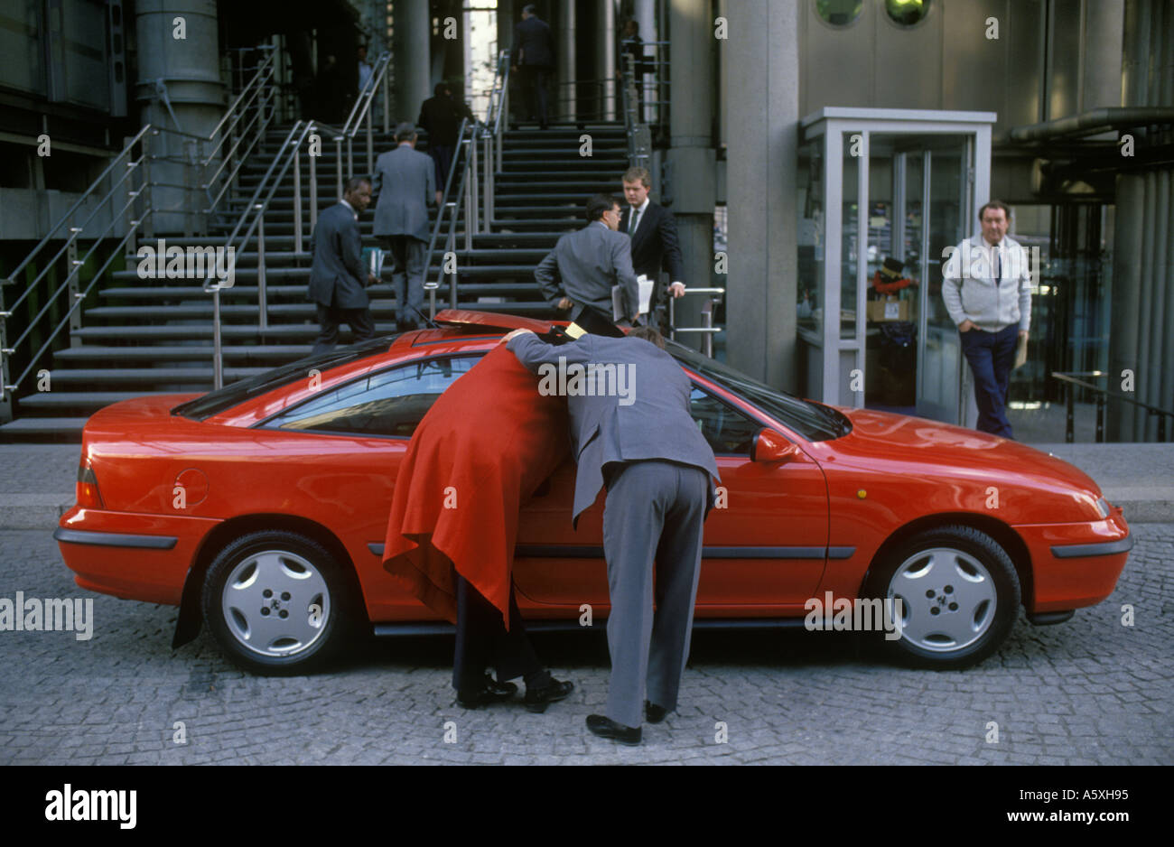Yuppies london 1990s hi-res stock photography and images - Alamy