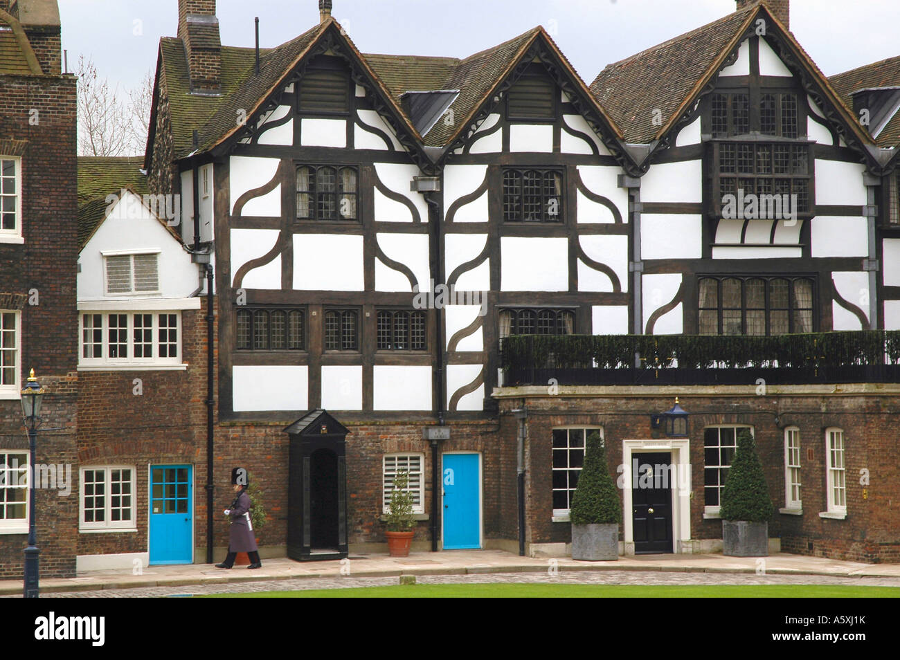 Queens quarters hi-res stock photography and images - Alamy