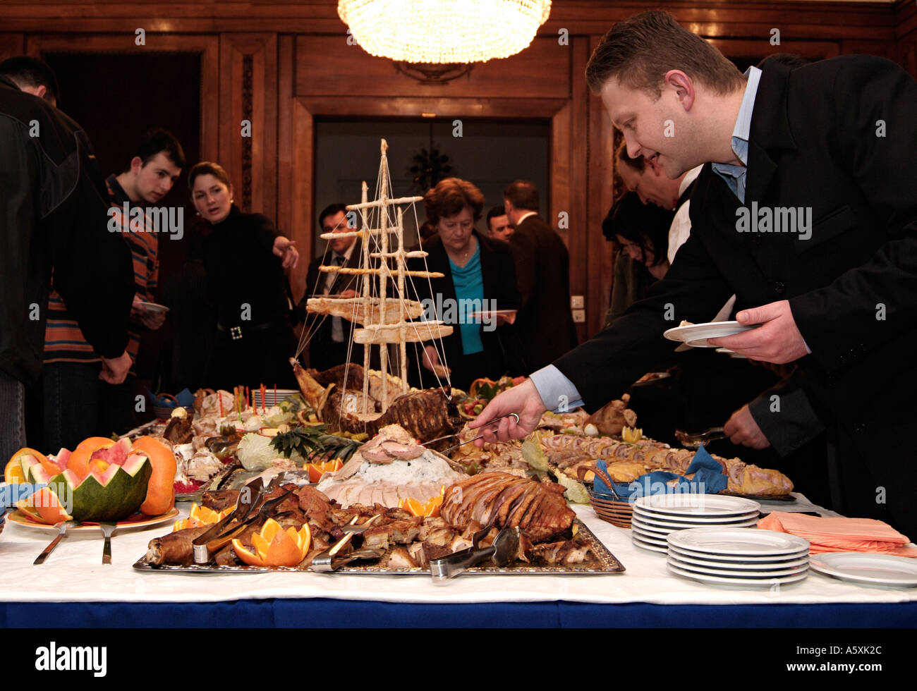 Food spread table hi-res stock photography and images - Alamy