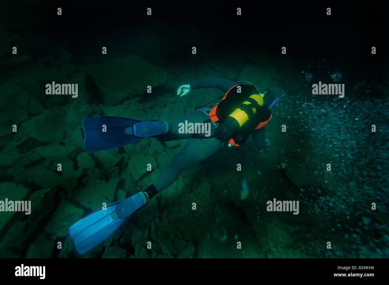 Freshwater scuba diving (France). Plongée sous-marine en eau douce ...