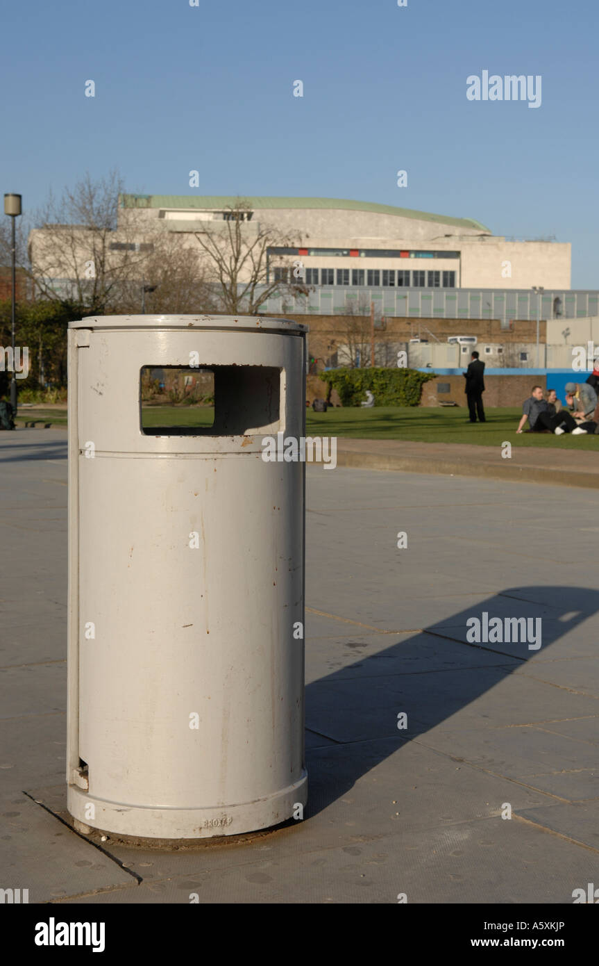 Public dustbin hi-res stock photography and images - Alamy