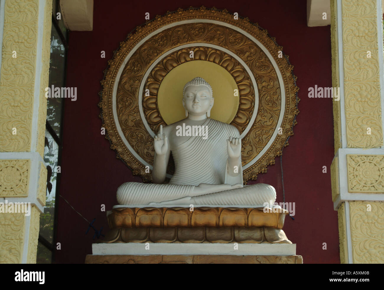 buddha statue in sri lanka Stock Photo - Alamy