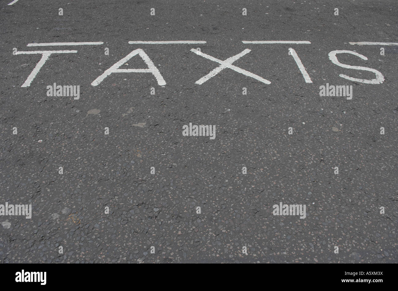 Taxi parking only sign hi-res stock photography and images - Alamy