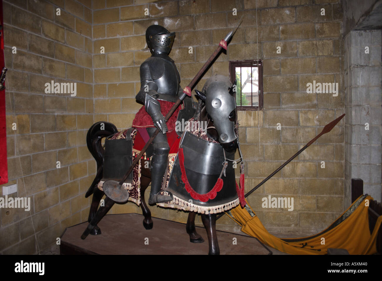Medieval castle containing armour hi-res stock photography and images ...