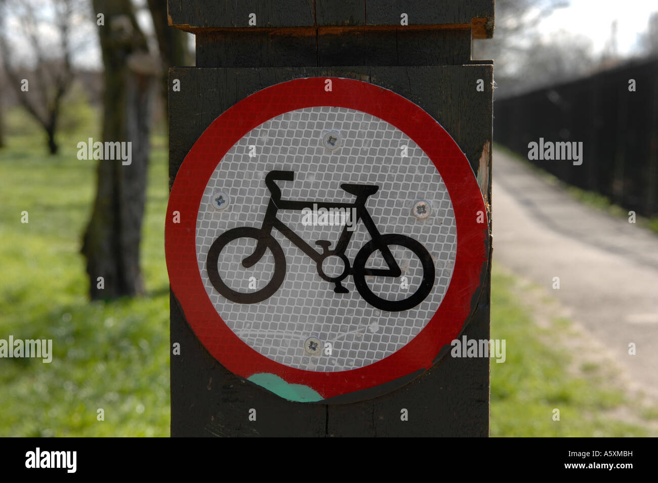 Bicycle path sign Stock Photo - Alamy