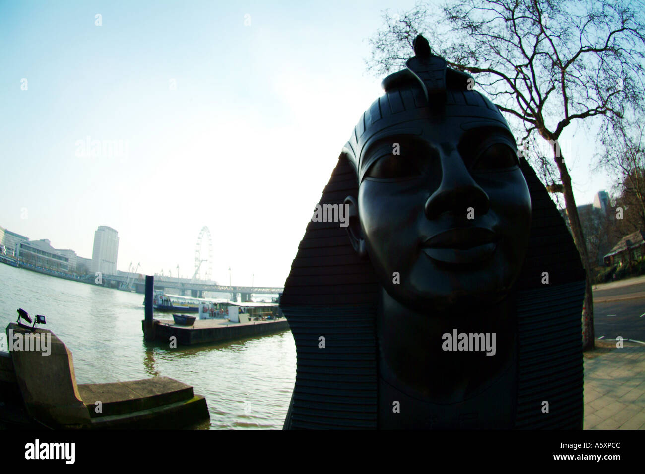 victoria embankment westminster london Stock Photo - Alamy