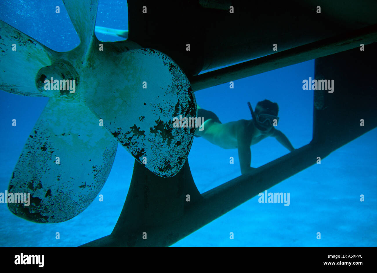 Propeller shaft hi-res stock photography and images - Alamy