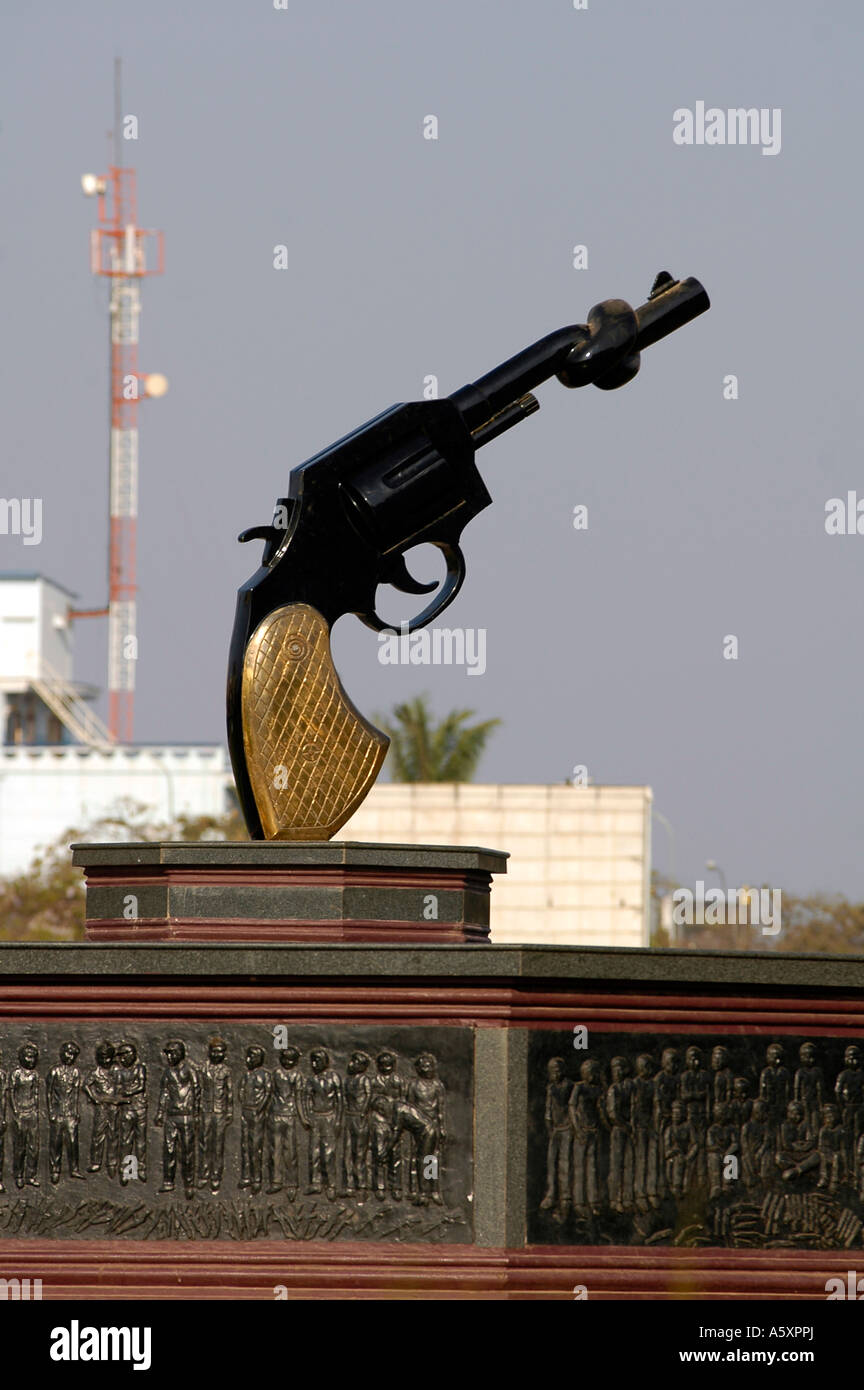 A large gun with its barrel twisted, located in central Phnom Penh ...
