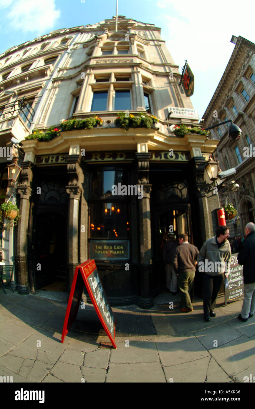 Red lion pub parliament street hi-res stock photography and images - Alamy